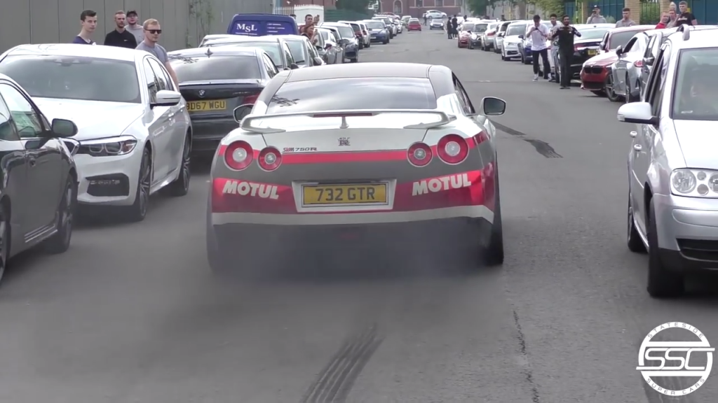 Nissan GT-R Destroys Its Gearbox During Launch Control