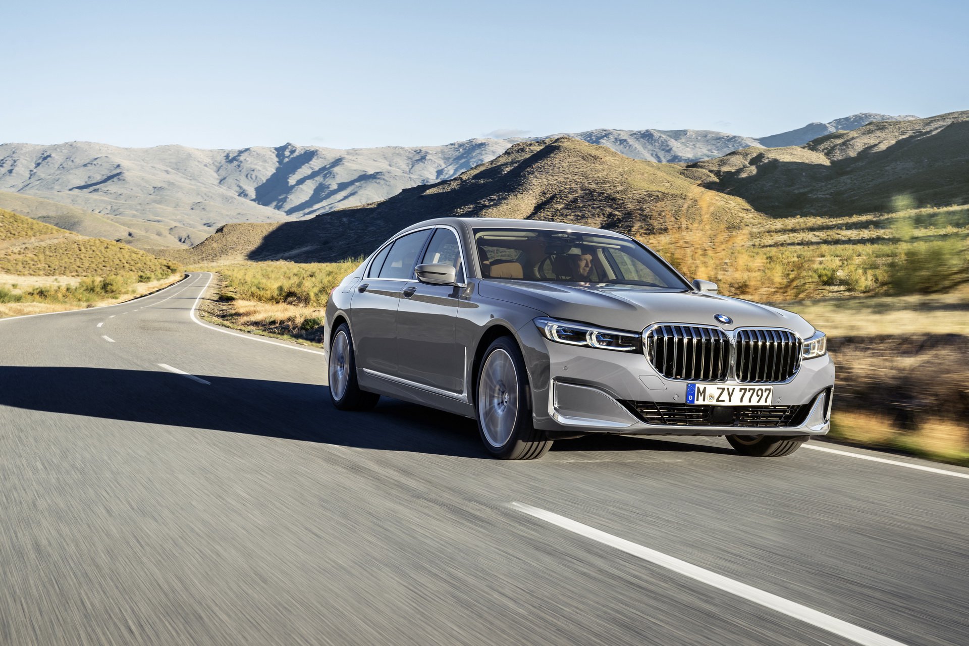 New BMW 7 Series Officially Unveiled With Oversize Grille