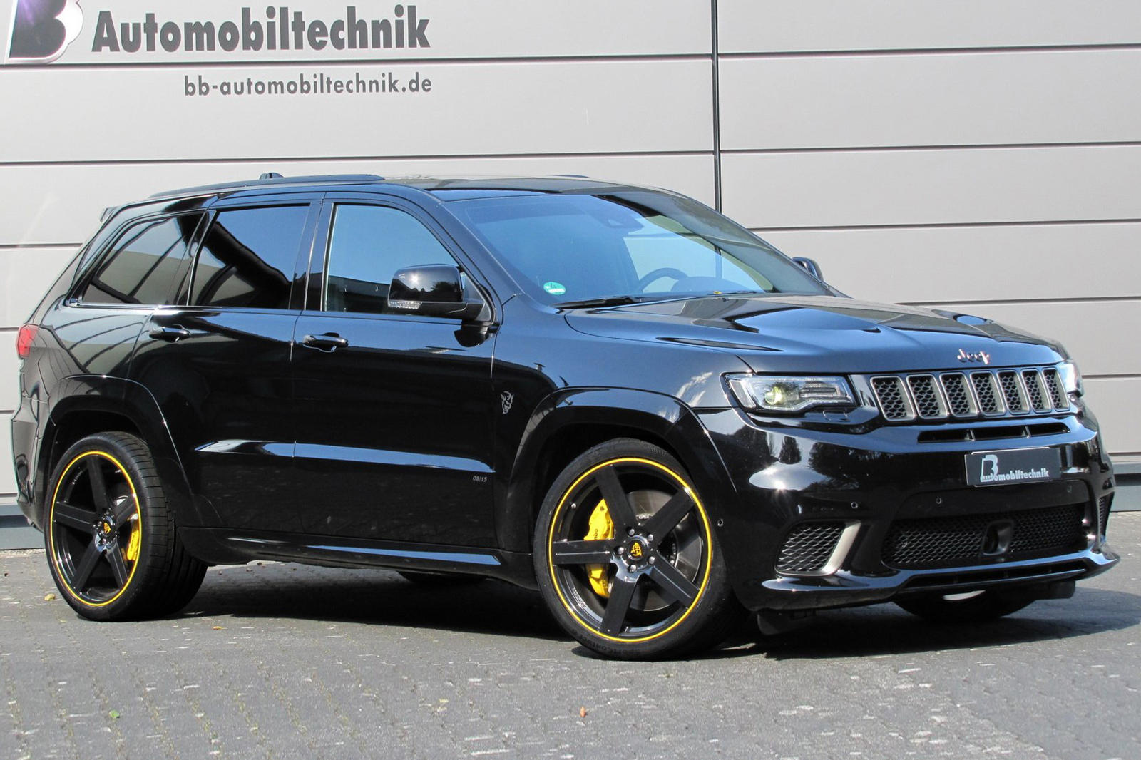 Tuned Jeep Trackhawk Hits 100 km/h in 3.4 Seconds