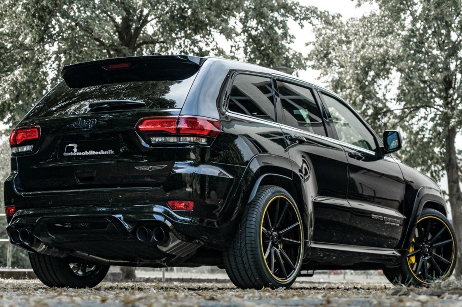 Tuned Jeep Trackhawk Hits 100 km/h in 3.4 Seconds