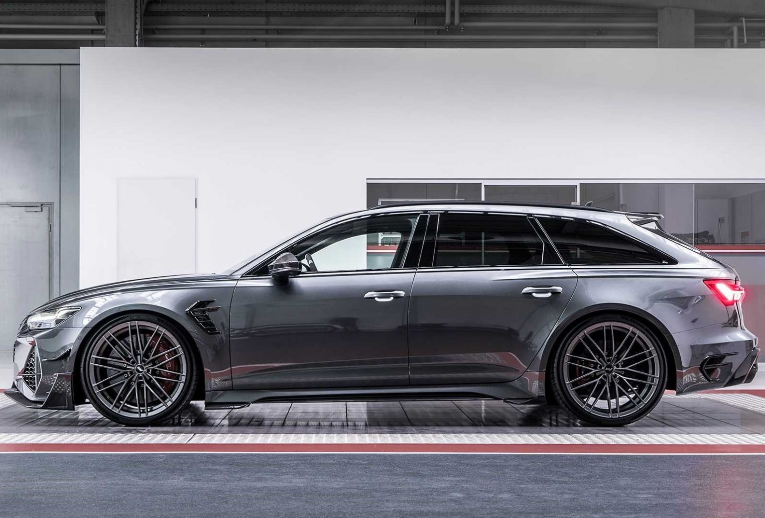 ABT Reveal Angry 730 HP (544 kW) Audi RS6-R Avant