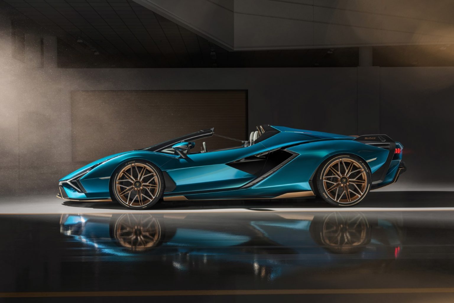Lamborghini Drop Top On 819 HP (602 kW) Sián Roadster