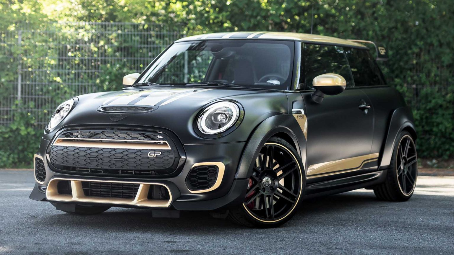 Manhart MINI John Cooper Works GP Packs 350 HP (260 kW)