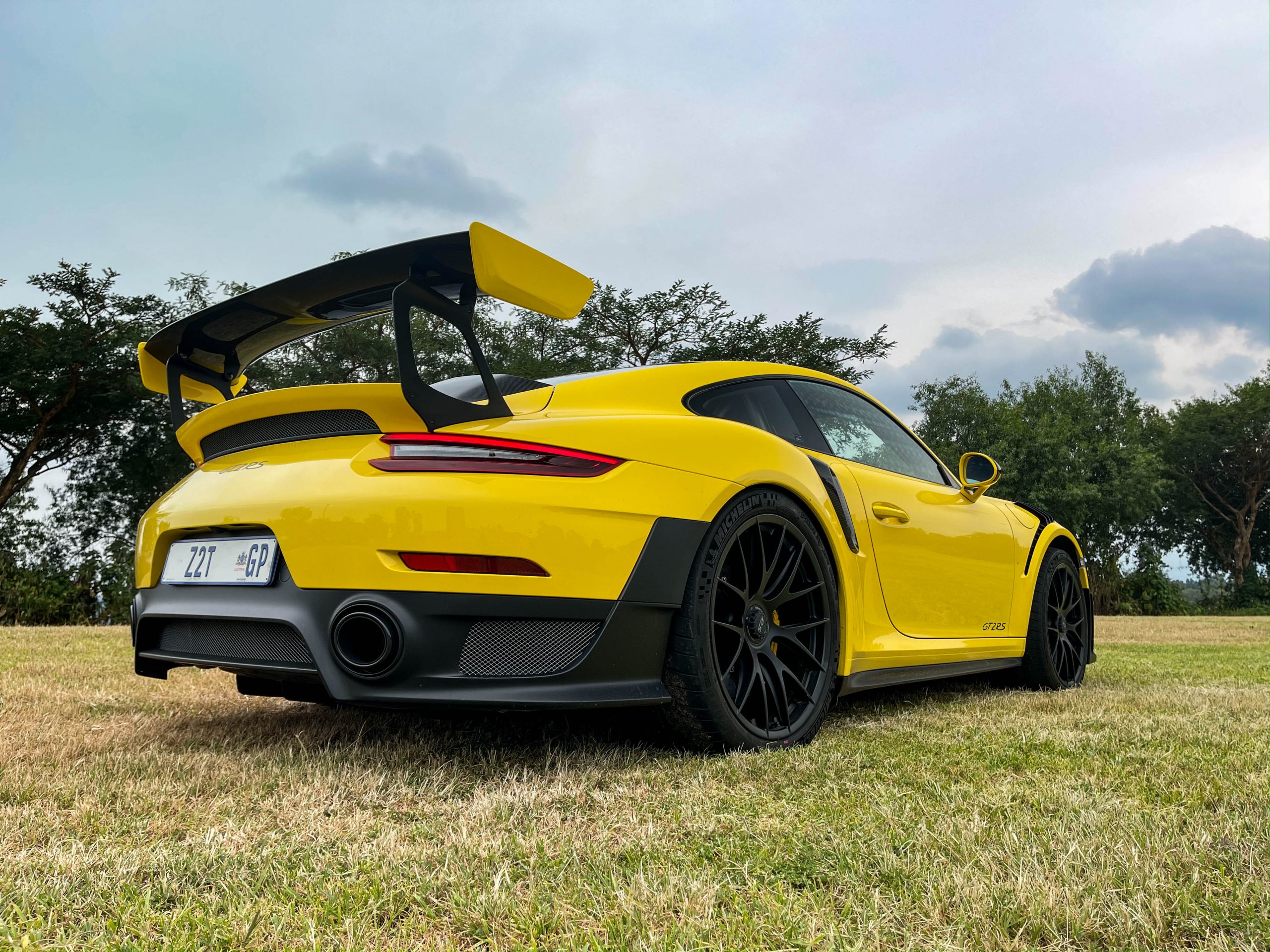 Driven Porsche 911 GT2 RS Driven Porsche 911 GT2 RS