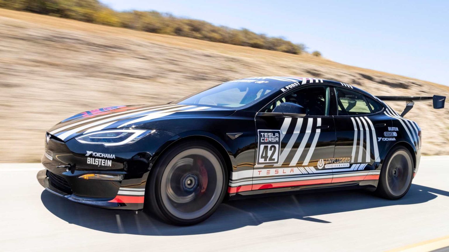 Unplugged Tesla Model S Plaid Flies Passed McLaren P1 and More On Track