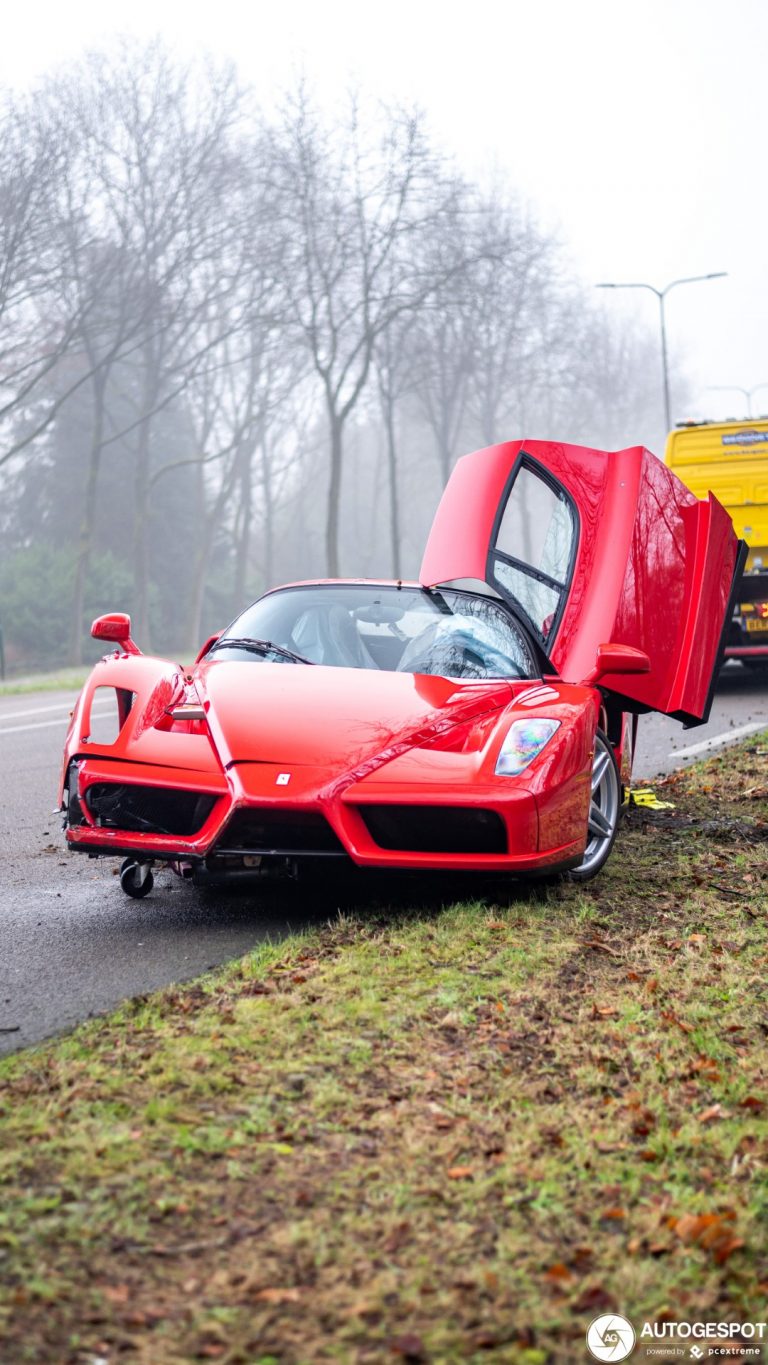 Ferrari Enzo Crashed and Badly Damaged In The Netherlands