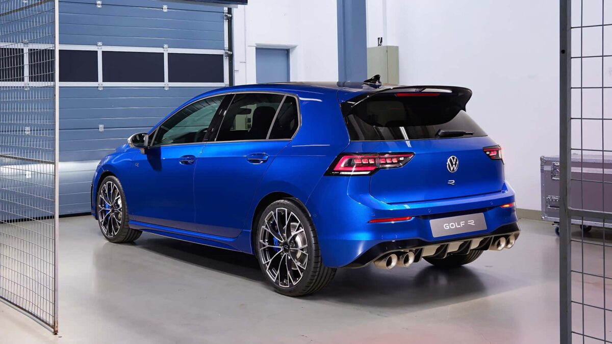 2025 VW Golf R Revealed With 328 HP (245 kW)