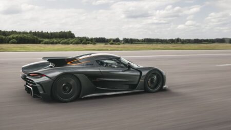 Koenigsegg Jesko Absolut Becomes First Production Car To Exceed 300 km ...